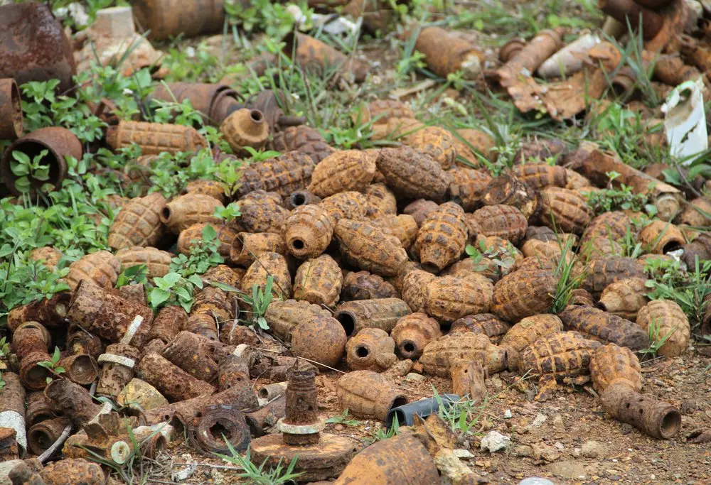 Artillería sen explotar de Laos