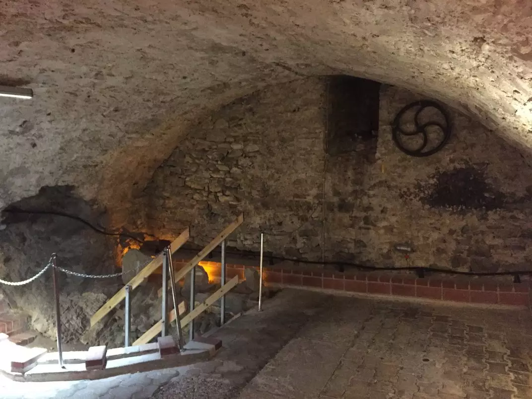 Испод овог средњовековног немачког града лежи преко 25 миља заборављених тунела 23984_3