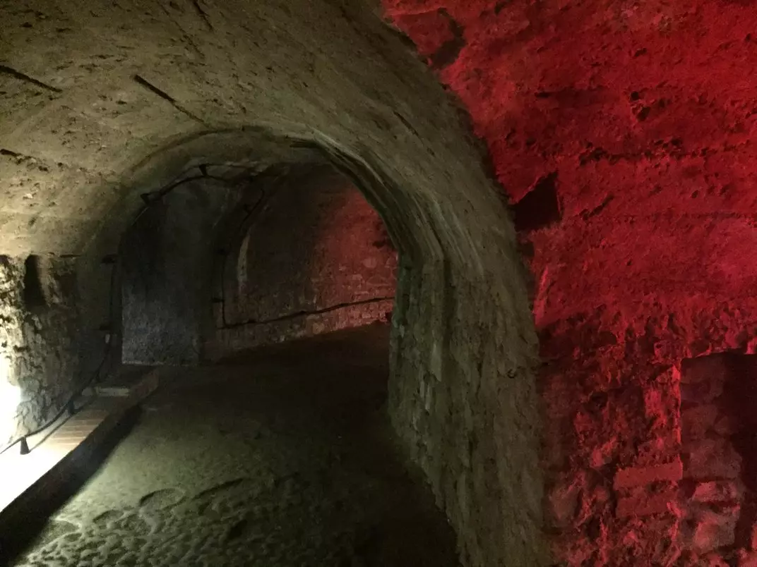 Испод овог средњовековног немачког града лежи преко 25 миља заборављених тунела 23984_6