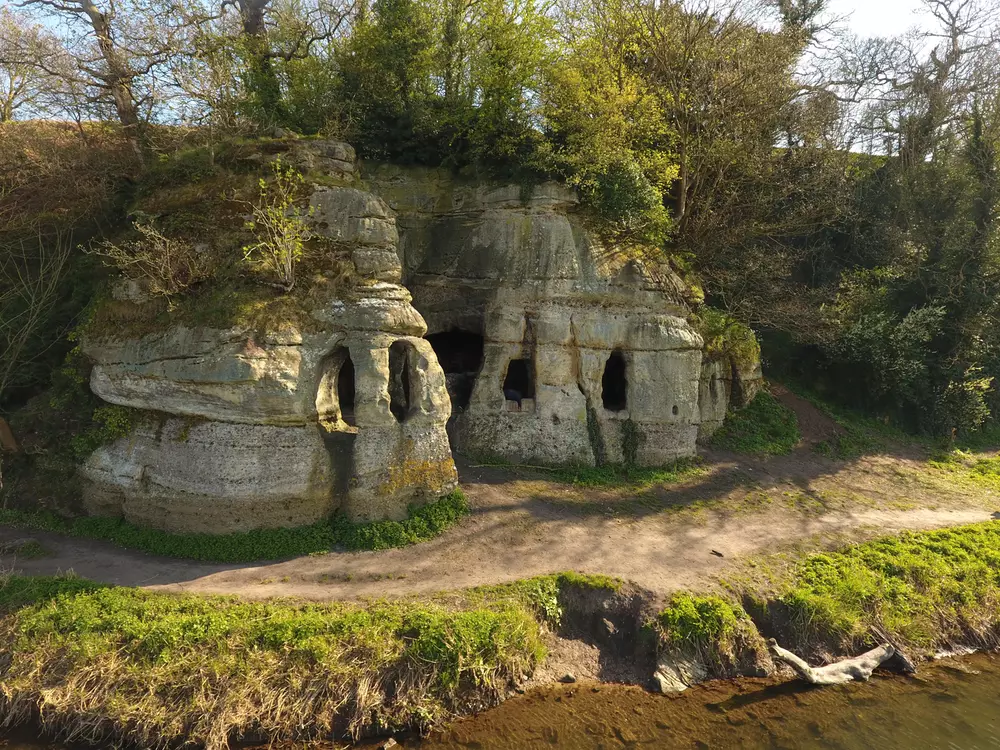 Pogled na pećinski stan u Derbyshireu