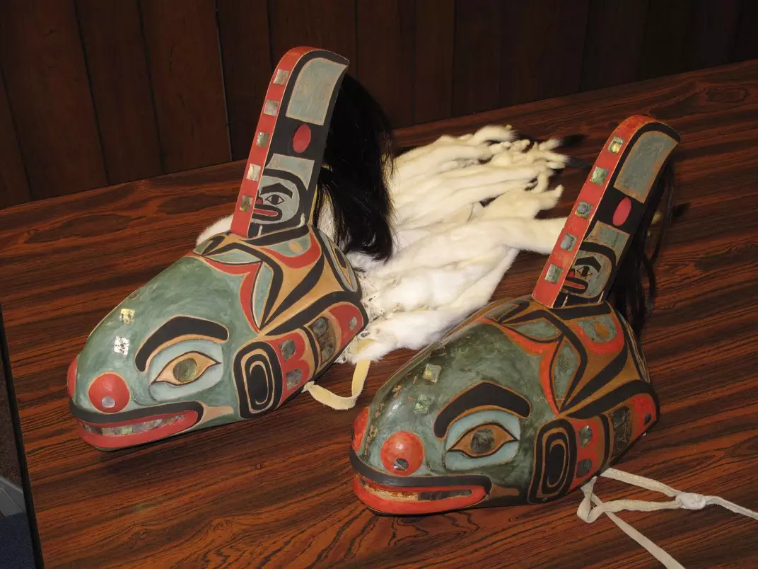 Tlingit Killer Whale Hat හි මෙම අනුරුව ඩිජිටල්කරණය පිළිබඳ සංවාදයක් ඇති කරයි 24046_1