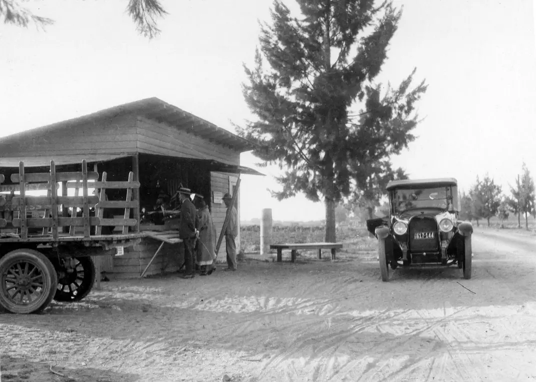 Standa berryên orjînal ên Knott, Buena Park, California, dora 1926