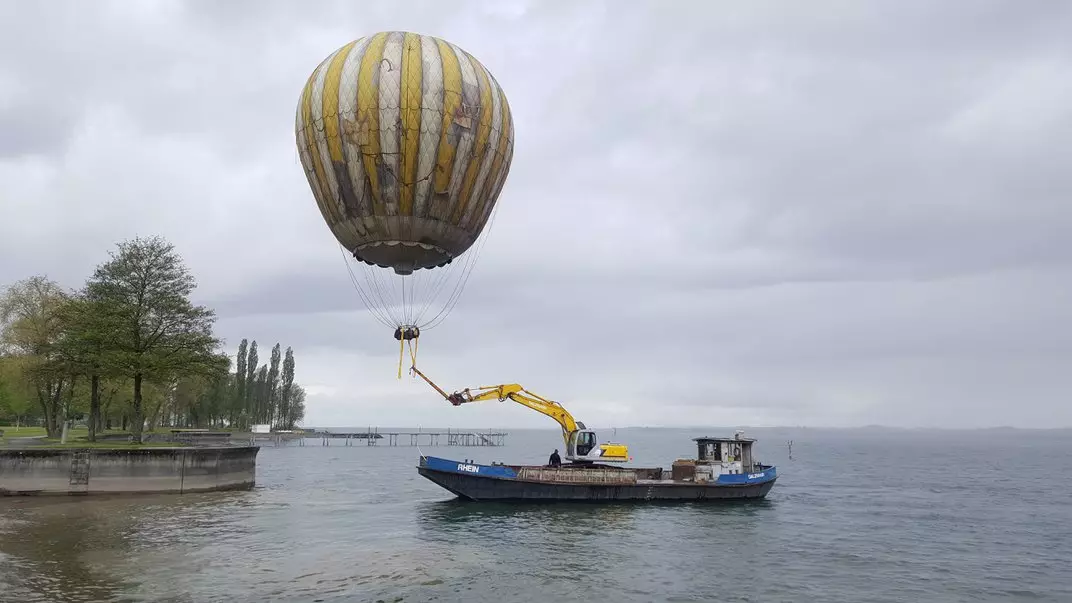 На австрійському Боденському озері плаває величезний шут 24505_3