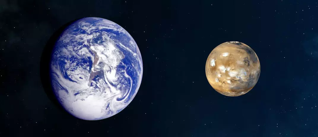 Porovnanie Zeme a Marsu vedľa seba.