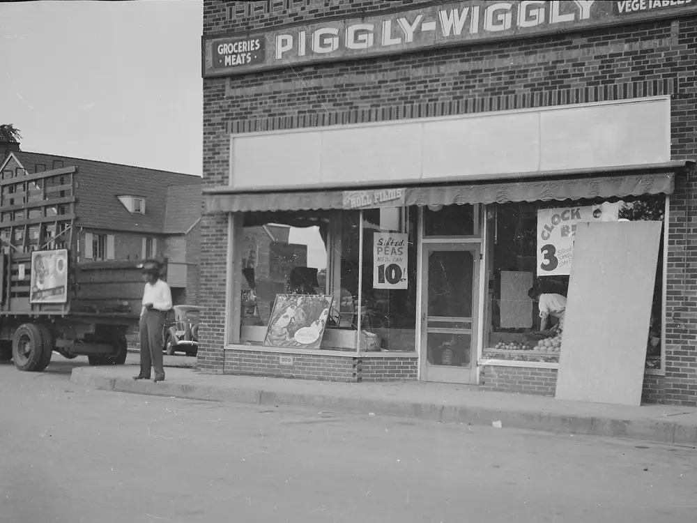 די טשודנע סטאָרי פון Piggly Wiggly, דער ערשטער זיך-סערוויס שפּייַזקראָם קראָם