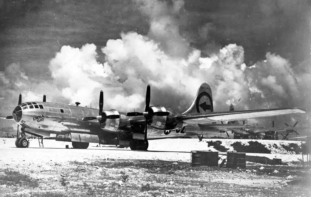 Hvorfor flyet, der kastede den første atombombe, altid vil inspirere til debat 24696_7