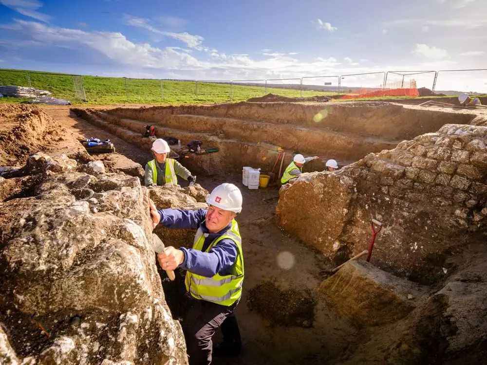 Holding Cell for Gladiators, Doomed Prisoners Found ĉe Roman Amphitheatre en Anglio