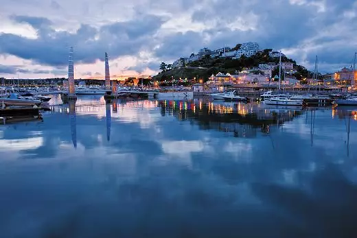 The Picturesque Torquay, Inggris 24814_2