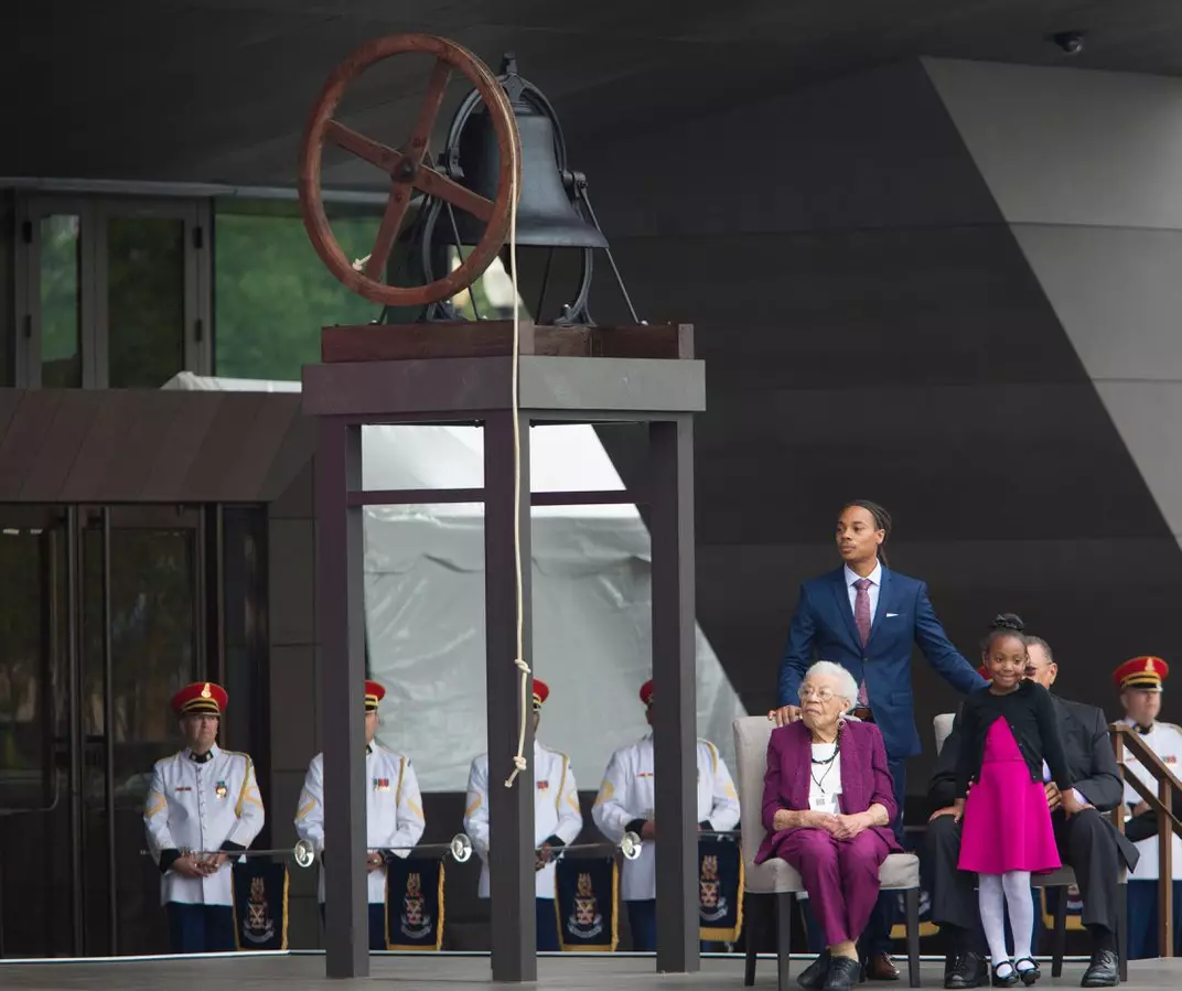 Ruth Odom Bonner, que tocou o sino da liberdade com o presidente Obama, morre aos 100 anos