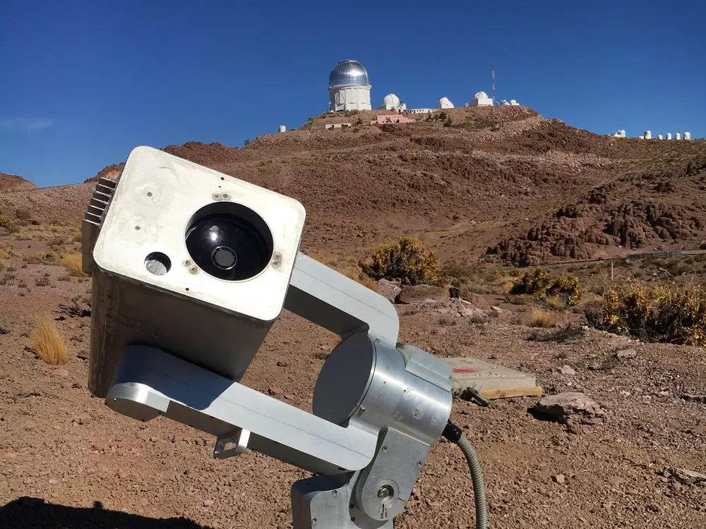 Гэты тэлескоп, размешчаны ў Сера-Талола, Чылі, з'яўляецца толькі адным з многіх у сетцы робатызаваных тэлескопаў MicroObservatory. (Смітсанаўская астрафізічная абсерваторыя)