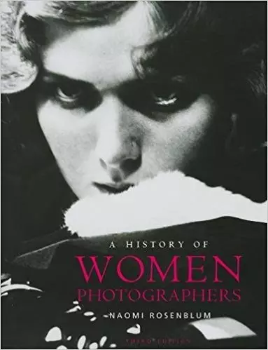 Một triển lãm du lịch về các nhiếp ảnh gia nữ không bỏ qua vấn đề