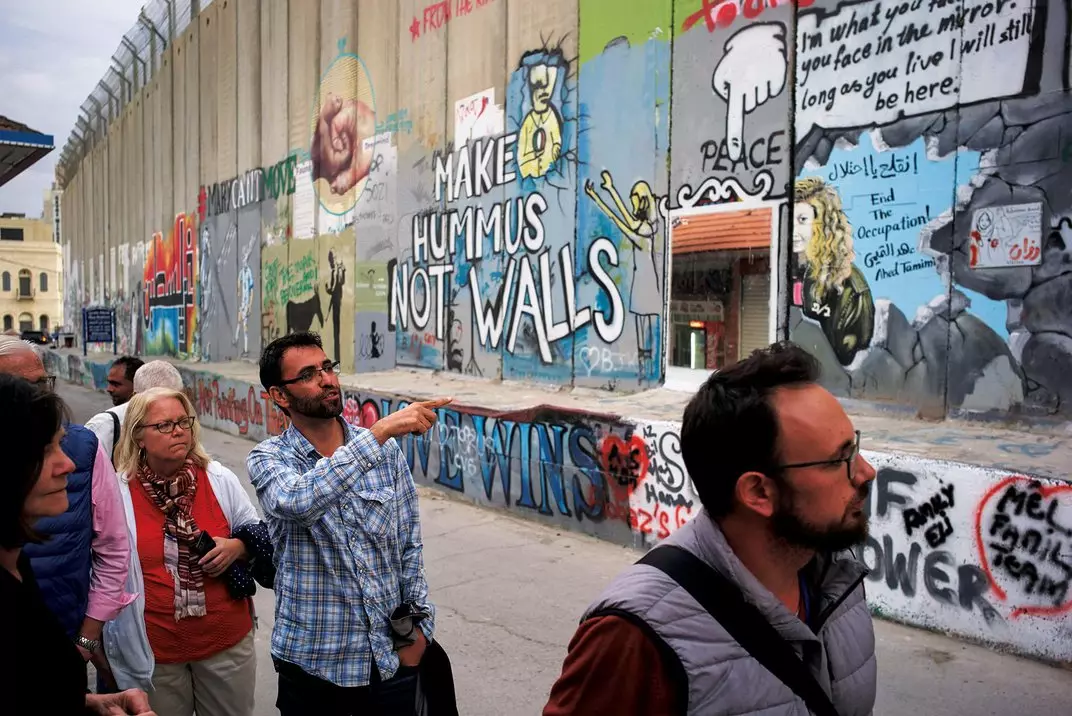 Zwee Tour Guiden - Een Israeli, Ee Palästinenser - Bitt en neie Wee fir dat Hellegt Land ze gesinn 25094_6