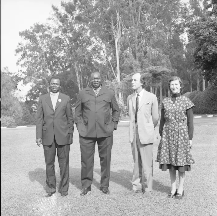 Milhares de fotografias recém-desenterradas documentam a vida dos ugandenses sob Idi Amin