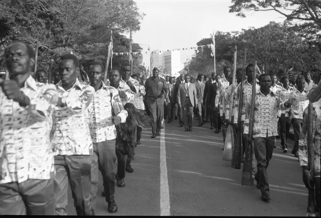 Milhares de fotografias recém-desenterradas documentam a vida dos ugandenses sob Idi Amin