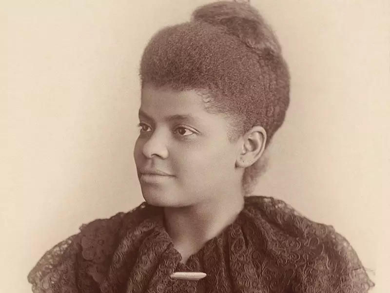 La Unua Monumento de Ĉikago al Nigrulino Memoros Aktivulon Ida B. Wells