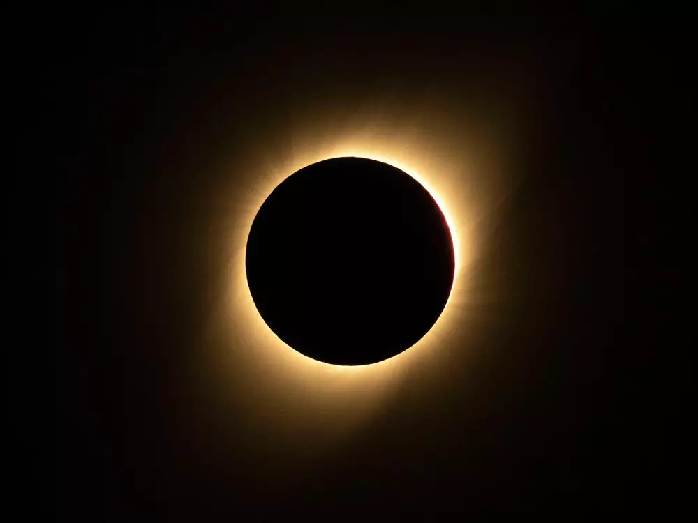 Le foto catturano la grande eclissi sudamericana