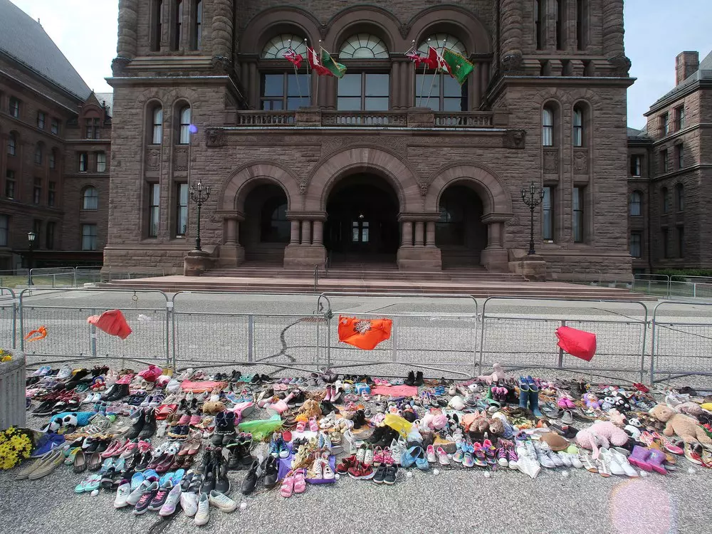 751 tombes sense marcar descobertes a prop d'una antiga escola indígena al Canadà