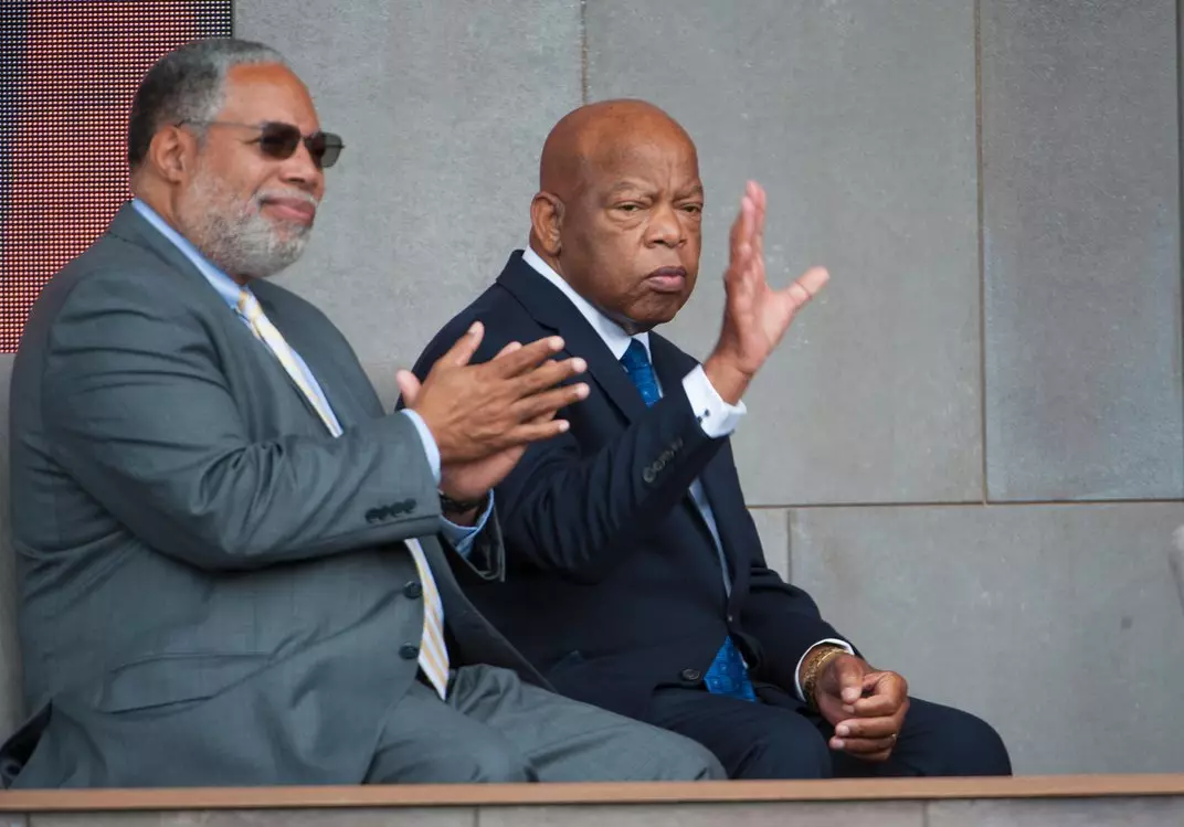 Lonnie Bunch dhe John Lewis