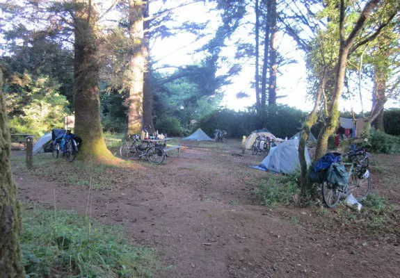 Le camping pour randonneurs/motards à Harris Beach State Park