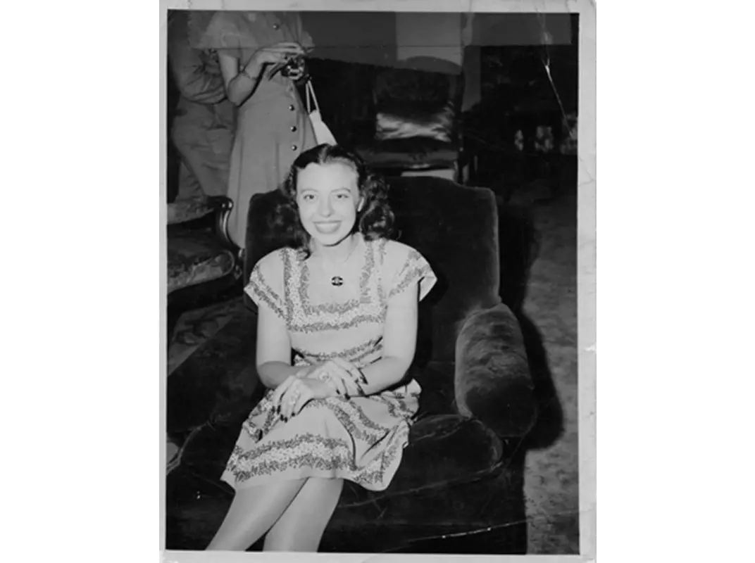 25-letnia Ethel Galagan modelująca Diament Nadziei na imprezie Evalyn McLean w 1944 r.