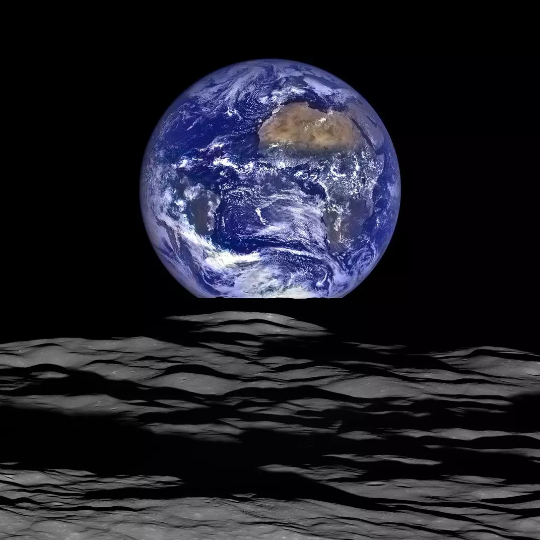 來自月球的地球 2015
