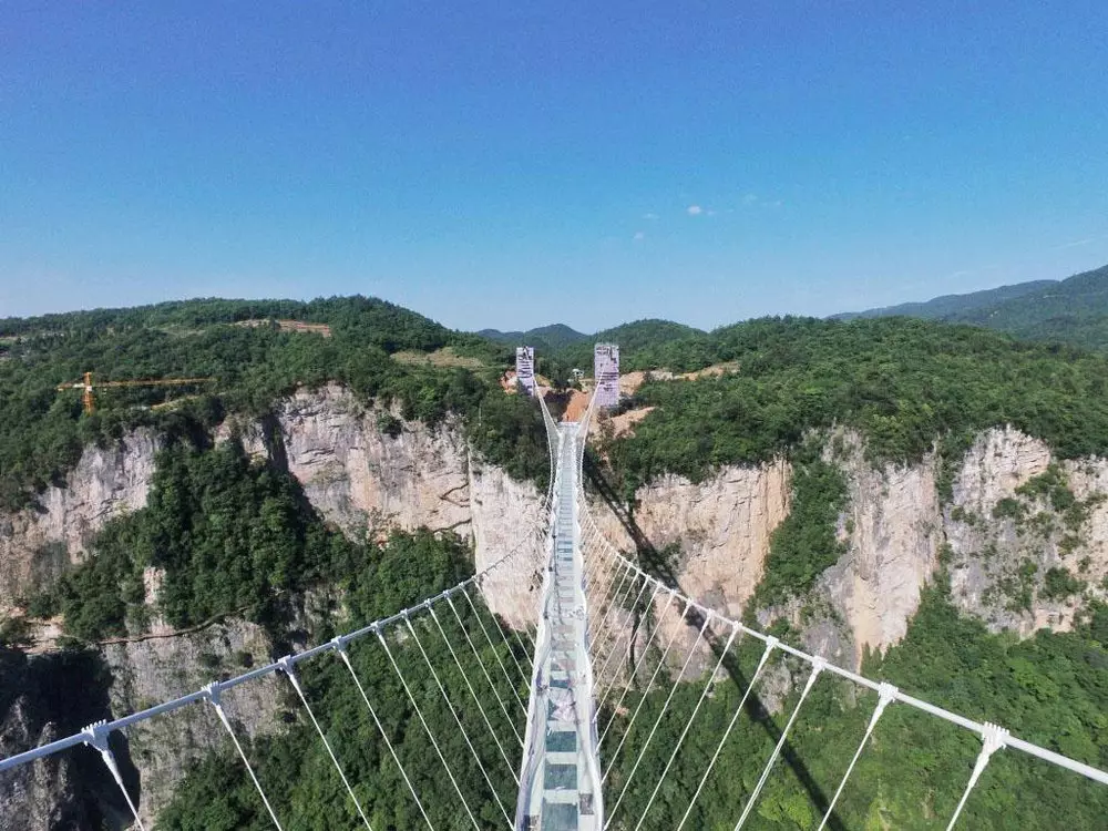 Gulp: Apre in Cina il ponte di vetro più alto e più lungo del mondo