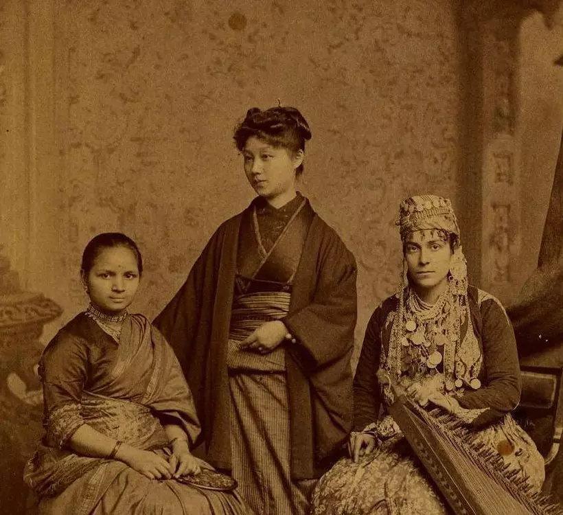 Anandibai_Joshee, _Kei_Okami, _and_Tabat_M._Islambooly.jpg