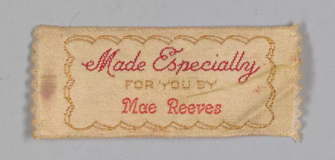 Mae Reeves vállalkozó kalapüzlete egy philadelphiai intézmény volt. Meglátogathatja a Smithsonianban. 25858_1