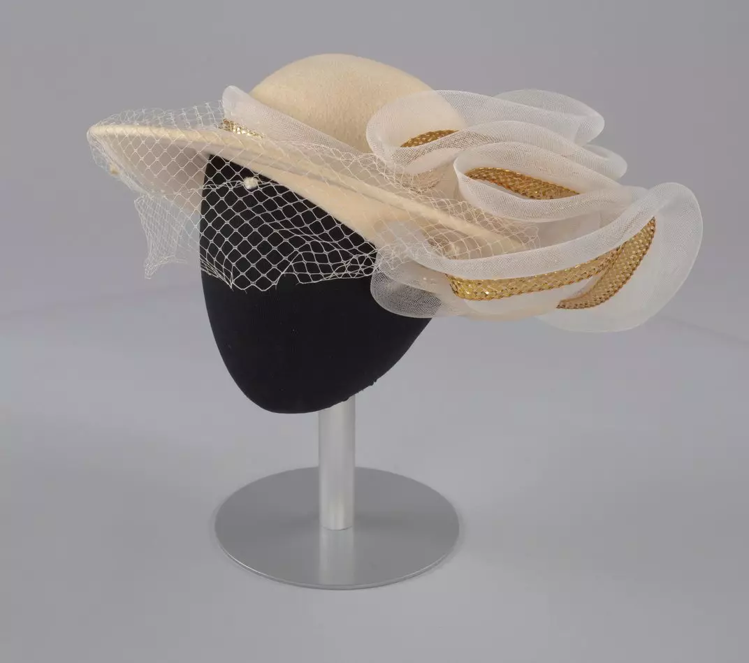 La boutique de chapeaux de l'entrepreneur Mae Reeves était une institution de Philadelphie. Vous pouvez le visiter au Smithsonian. 25858_2