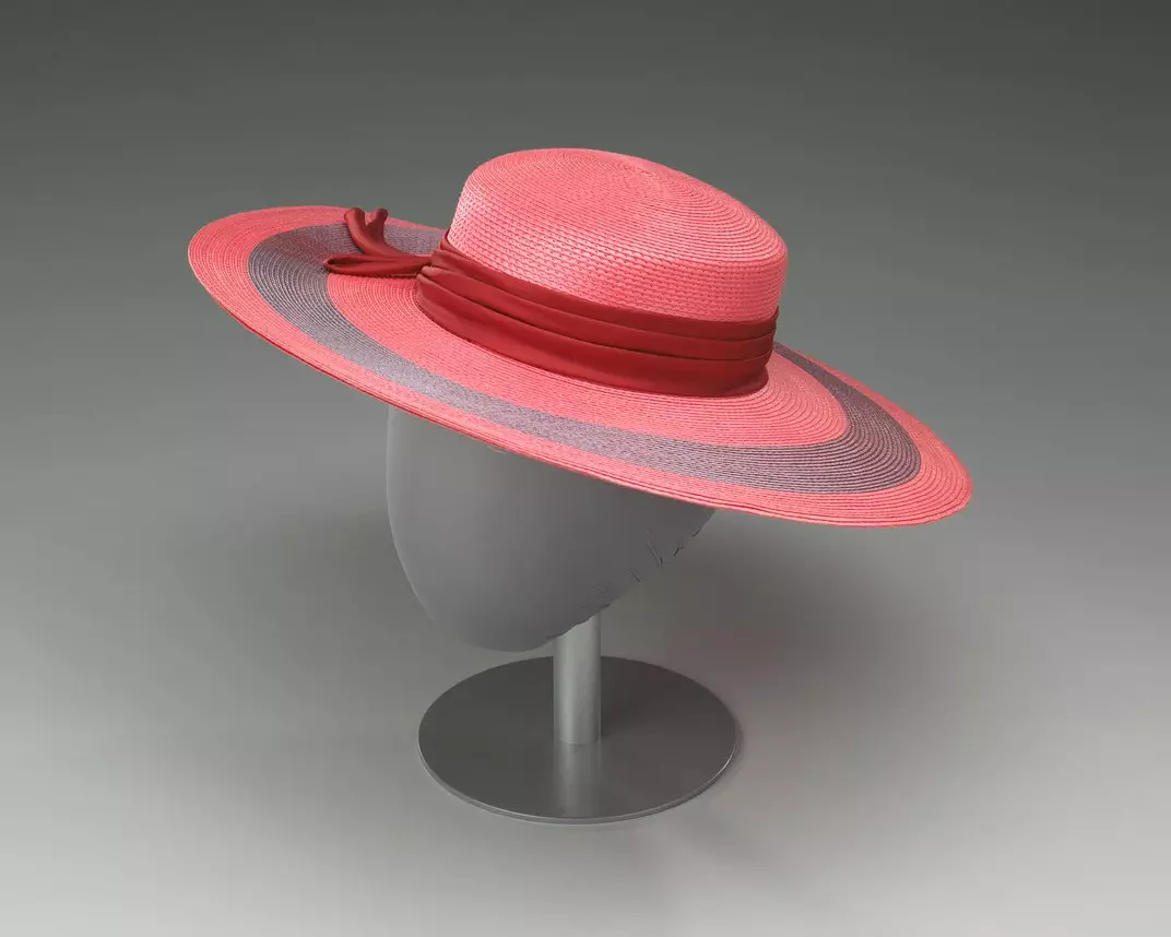 Mae Reeves vállalkozó kalapüzlete egy philadelphiai intézmény volt. Meglátogathatja a Smithsonianban. 25858_4