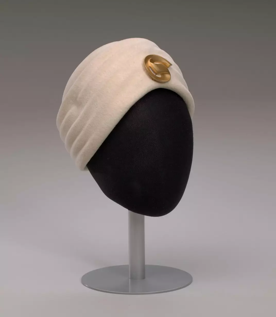 Mae Reeves vállalkozó kalapüzlete egy philadelphiai intézmény volt. Meglátogathatja a Smithsonianban. 25858_5