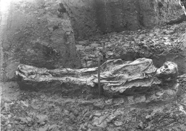 Първото блато тяло, снимано някога, което е открито в Дания през 1898 г.