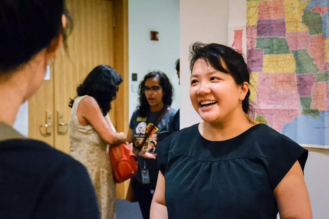 Në Festivalin e Parë Lit Aziato-Amerikan të Smithsonian, Shkrimtarët ndajnë Falooda, Politika dhe Poezia