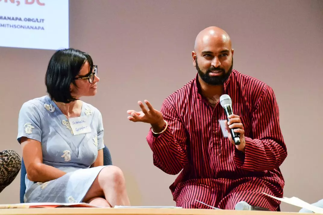 Ho Smithsonian's First Asian-American Lit Fest, Bangoli ba arolelana Falooda, Lipolotiki le Lithothokiso.