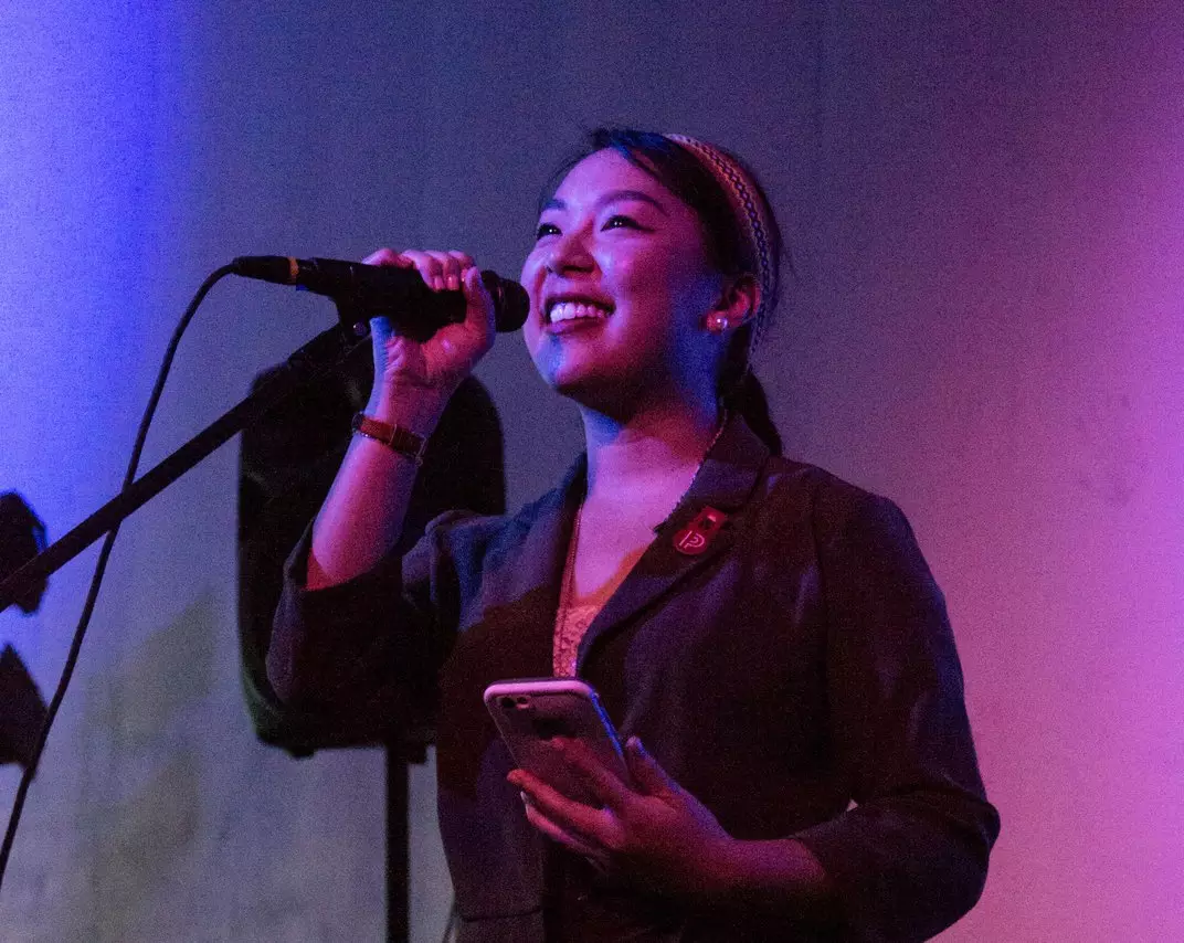 By it earste Asian-American Lit Fest fan Smithsonian diele skriuwers Falooda, polityk en poëzij