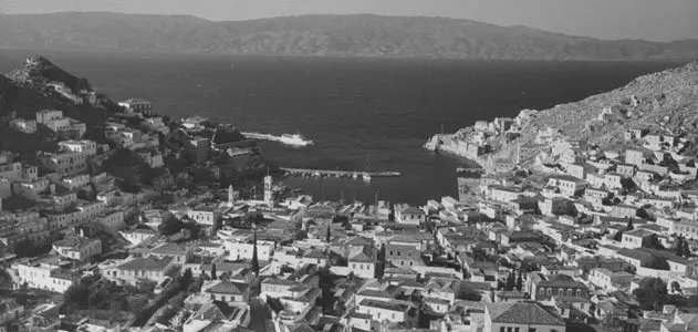 Una vista dell'isola greca Hydra