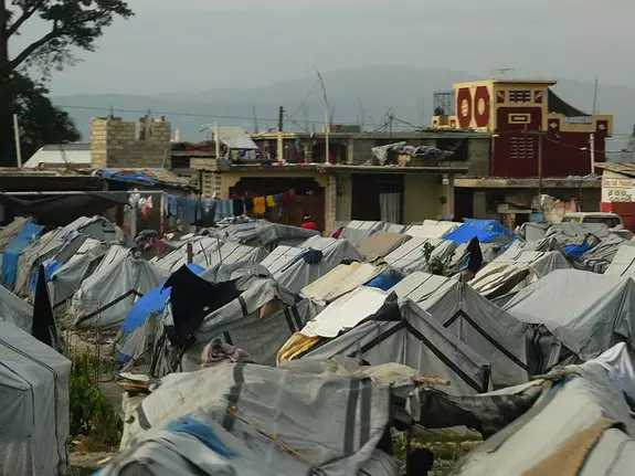 Haiti, ki še ni popolnoma opomogel od potresa leta 2010, se pripravlja na tropsko nevihto Isaac