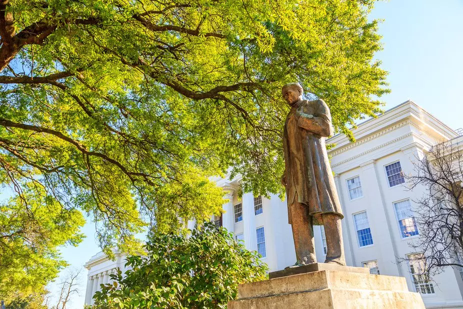 James Marion Sims szobra az Alabama állam fővárosa előtt.