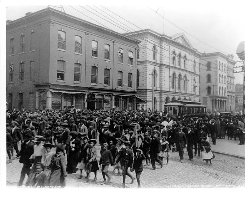 Uma celebração Juneteenth realizada em Richmond, Virgínia, por volta de 1905