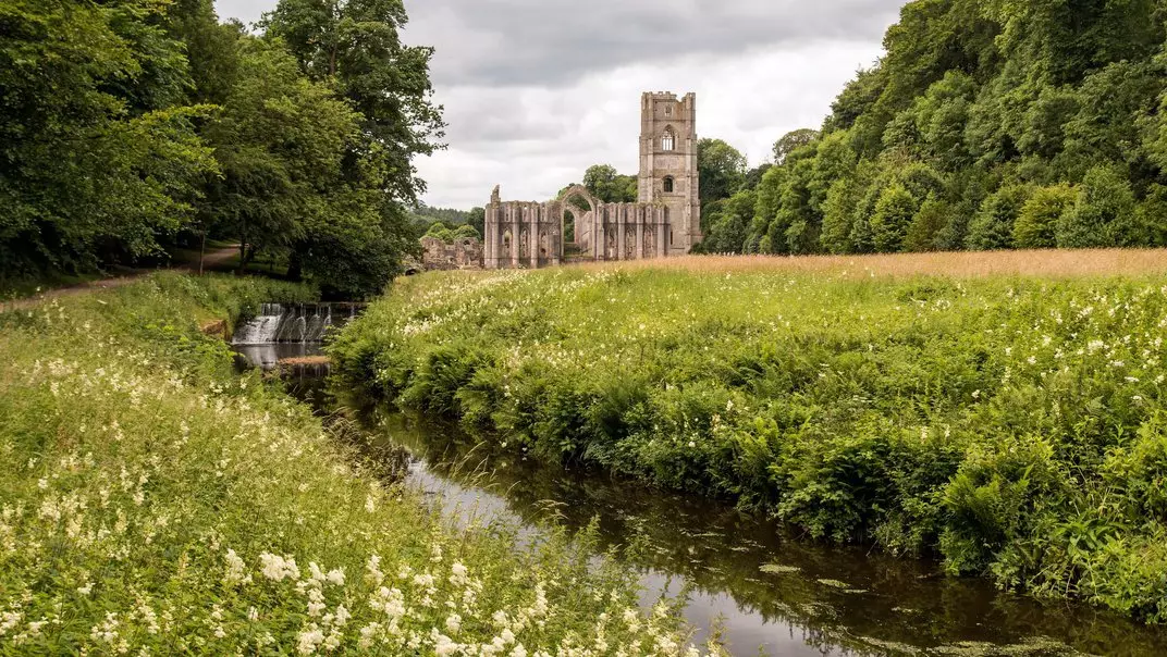 Step Inside 12 of England's Most Beautiful Gardens 26215_15