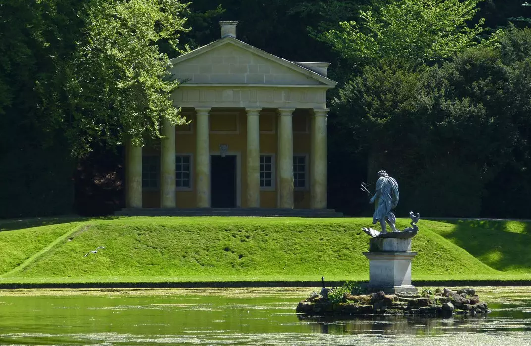 Step Inside 12 of England's Most Beautiful Gardens 26215_16