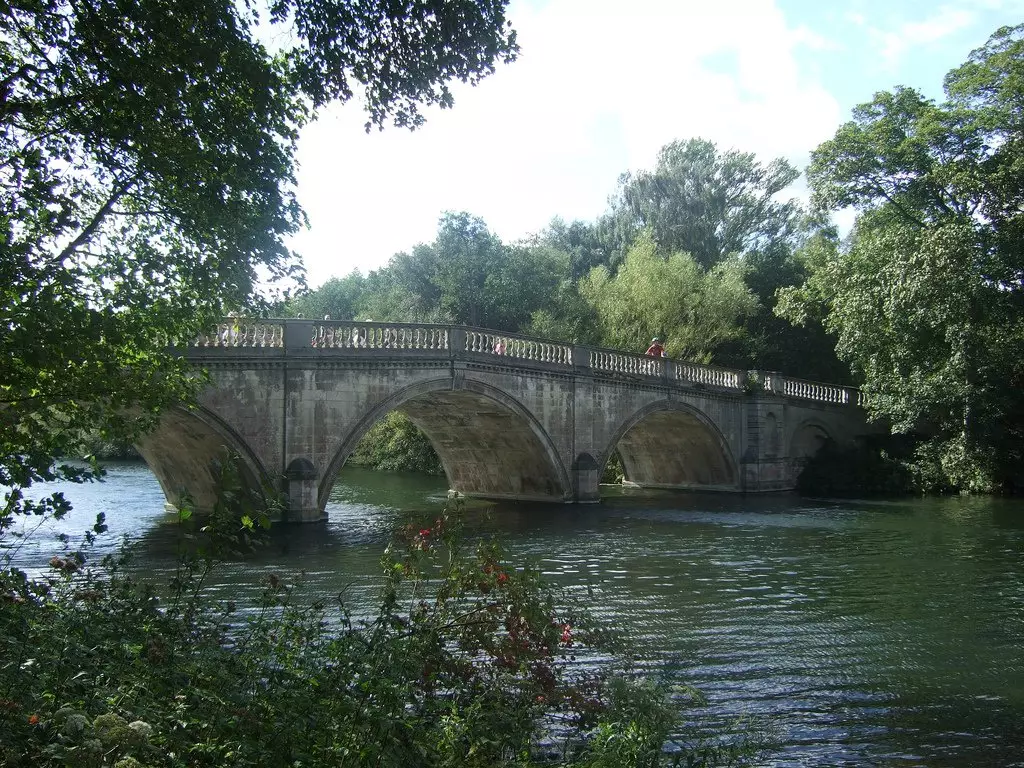 Melangkah ke dalam 12 Taman Terindah di England 26215_44