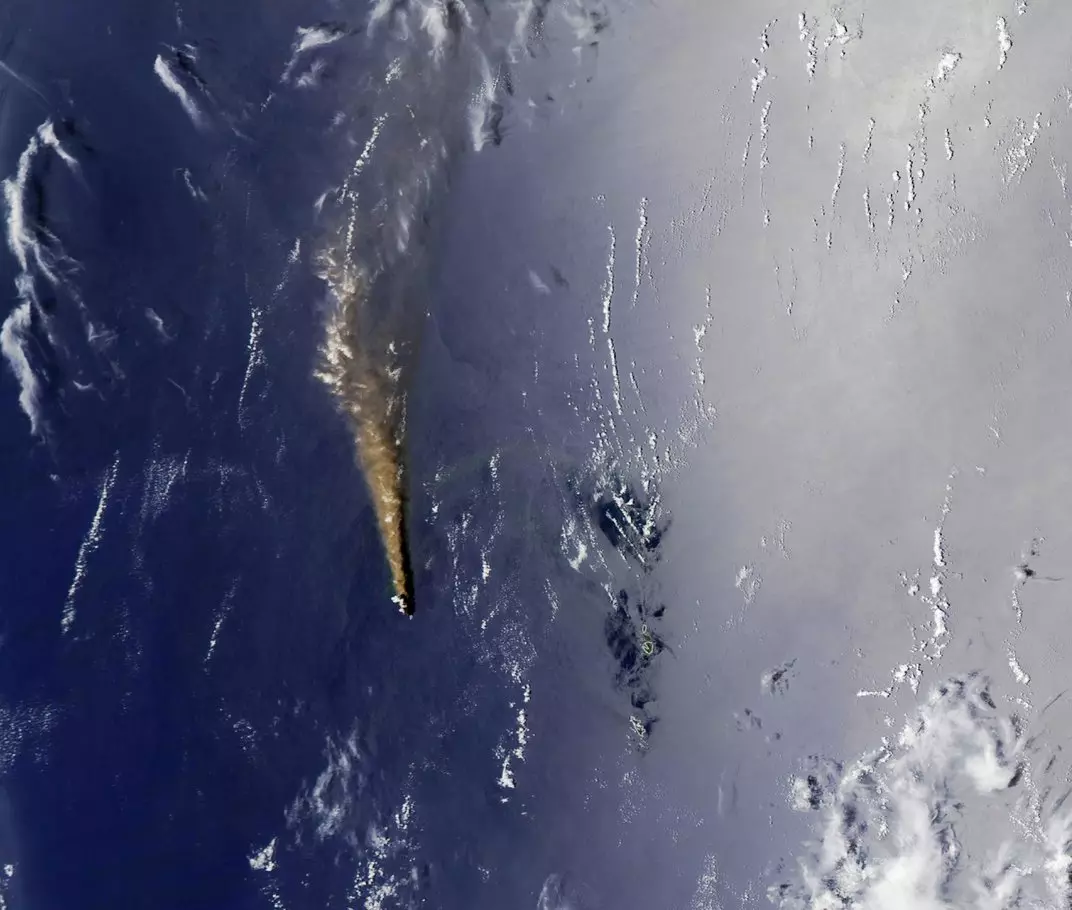 Imagen de satélite de Nishinoshima