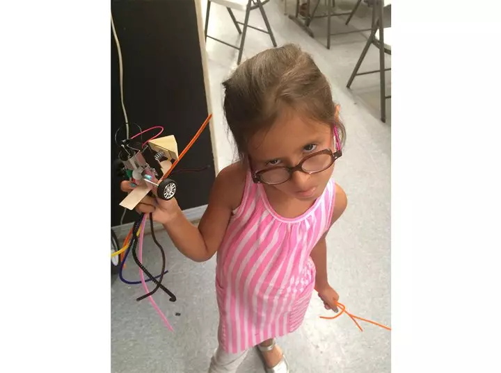 رباتیک میتواند دختران را وارد STEM کند، اما برخی هنوز به متقاعد کردن نیاز دارند