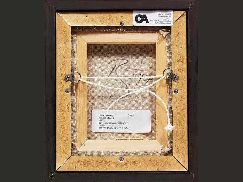 کینوس کے پچھلے حصے میں مصور کے دستخط اور ایک پرنٹ شدہ لیبل ہے جس میں پورٹریٹ کے عنوان، تخلیق کا سال اور استعمال شدہ مواد کی تفصیل ہے۔