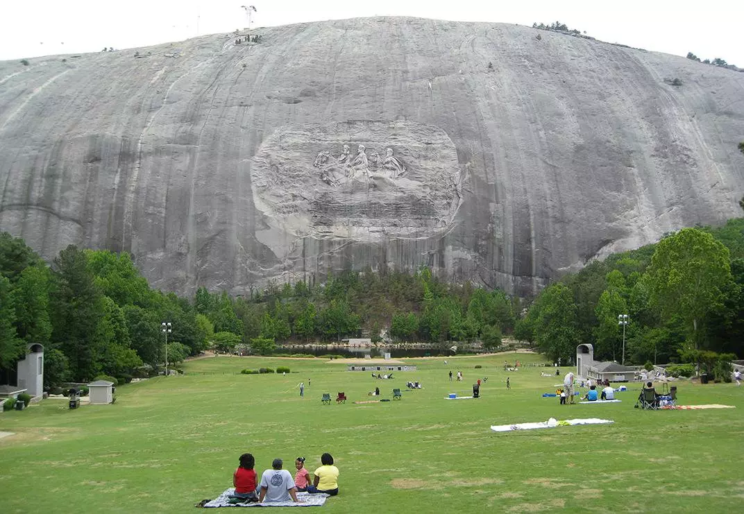 Was wird mit Stone Mountain, Amerikas größtem konföderierten Denkmal, passieren?