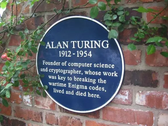 Tsoom Fwv Tebchaws Askiv thaum kawg tau npaj zam txim rau Alan Turing