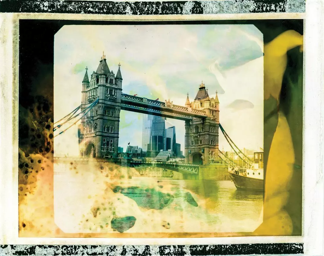 Når du tenker på London, er det vanskelig å ikke se for seg den ikoniske Tower Bridge. På mine turer inn i byen ville jeg starte med å følge Themsen fra leiligheten vår i Bermondsey. Å se historiske landemerker som Tower Bridge eller St. Paul's Cathedral ga meg en