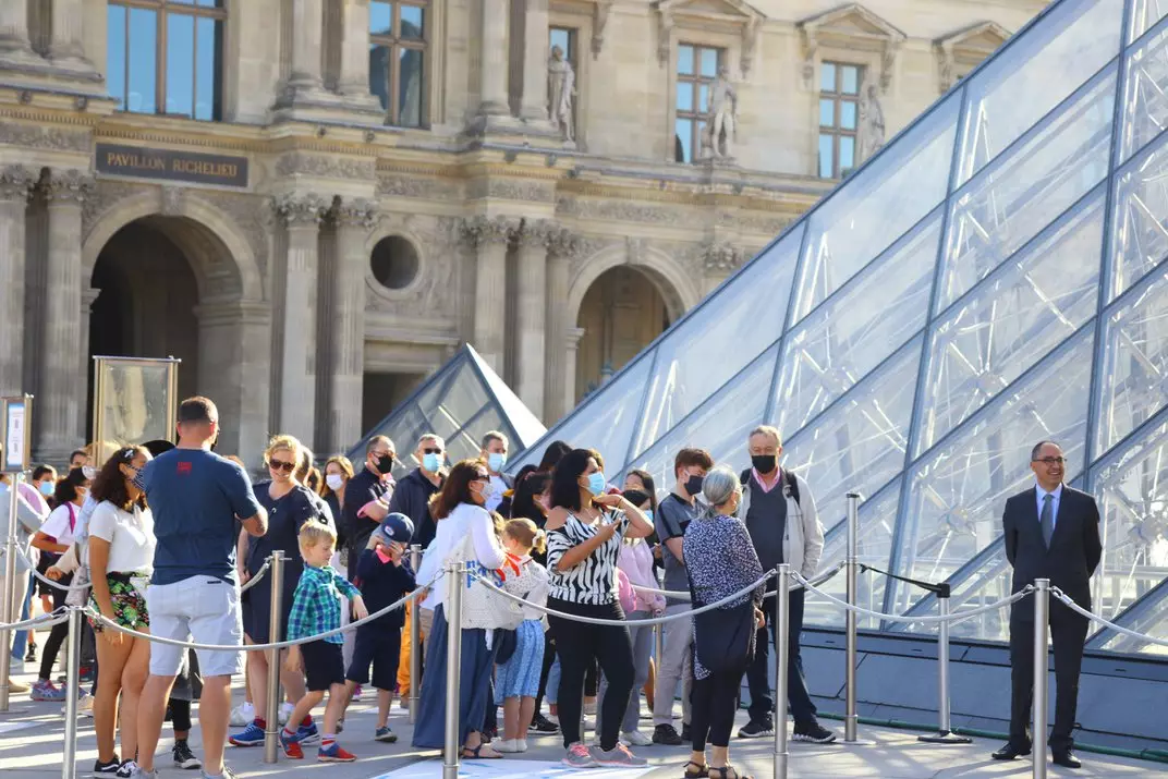 Bagaimana Pandemik Memberikan Louvre Kembali kepada Orang Paris