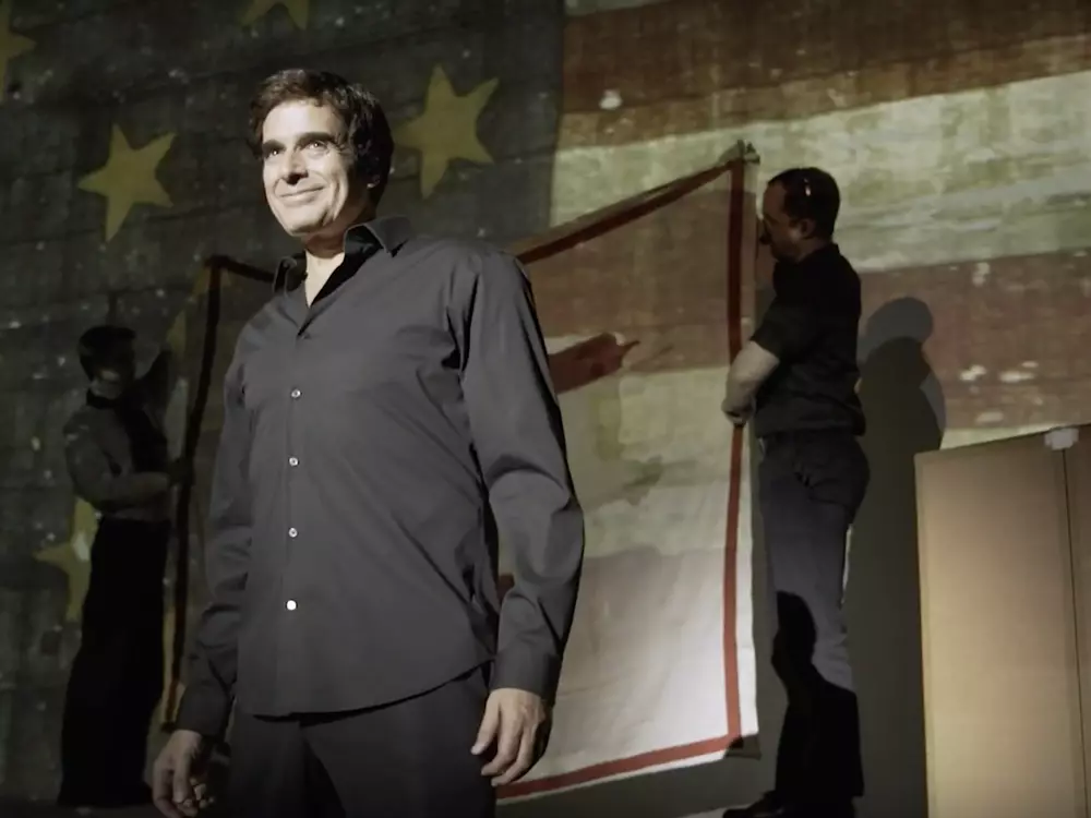 David Copperfield accueille de nouveaux citoyens avec un spectacle de magie et une leçon d'histoire